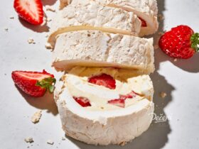 Sněhová roláda s marakujou a jahodami - Víkendové pečení